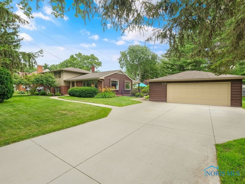 1139 Schmidlin Rd, Oregon, OH 43616 - See Est. Value, Schools & More