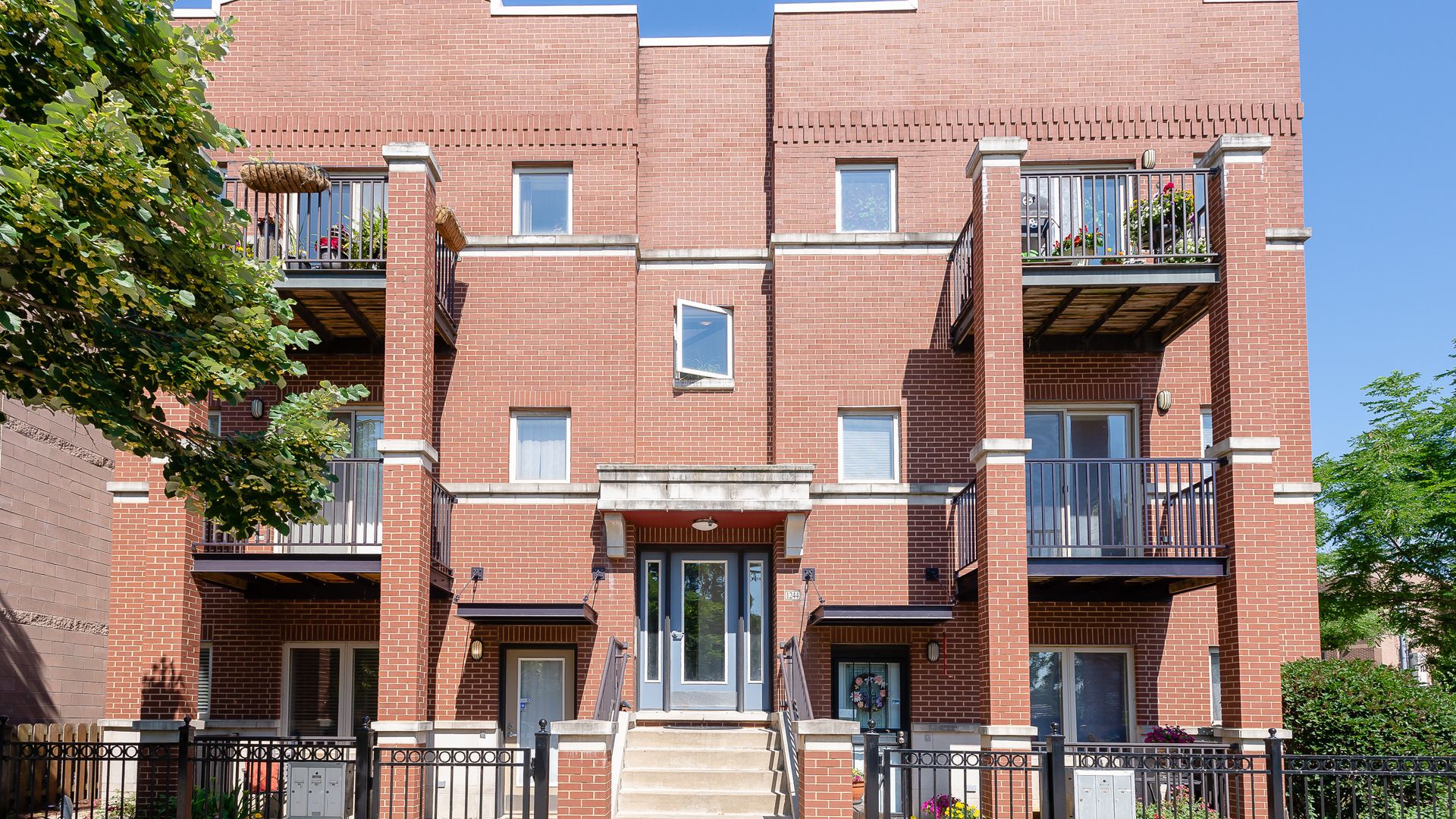 1244 S Blue Island Ave #102, Chicago, IL 60608 - See Est. Value ...