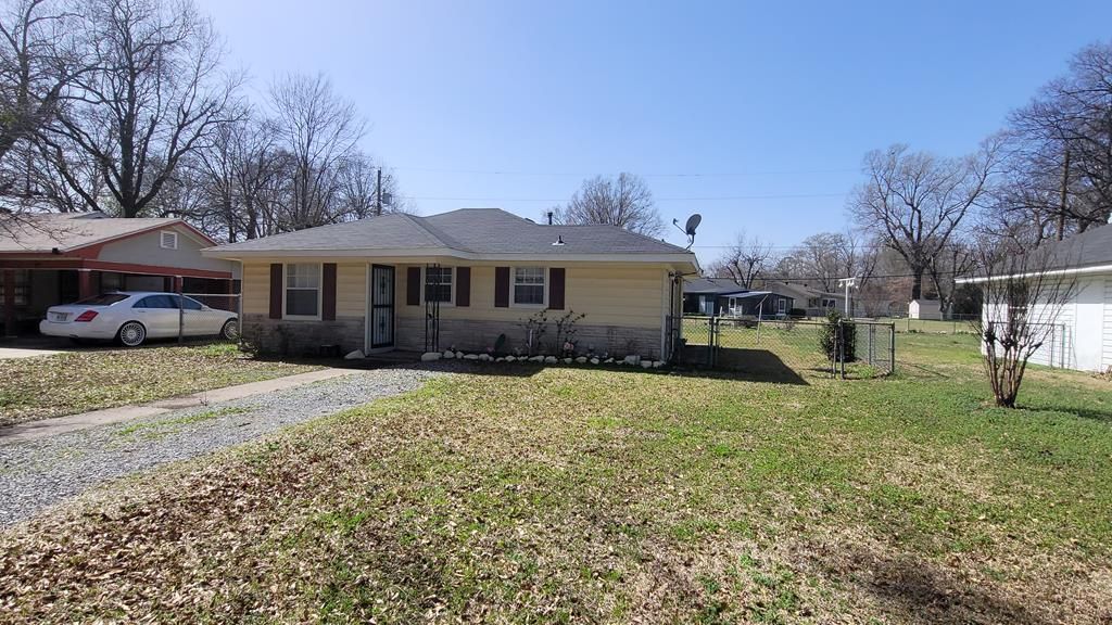 1217 Ridge Ave, Greenville, MS 38701 - See Est. Value, Schools & More