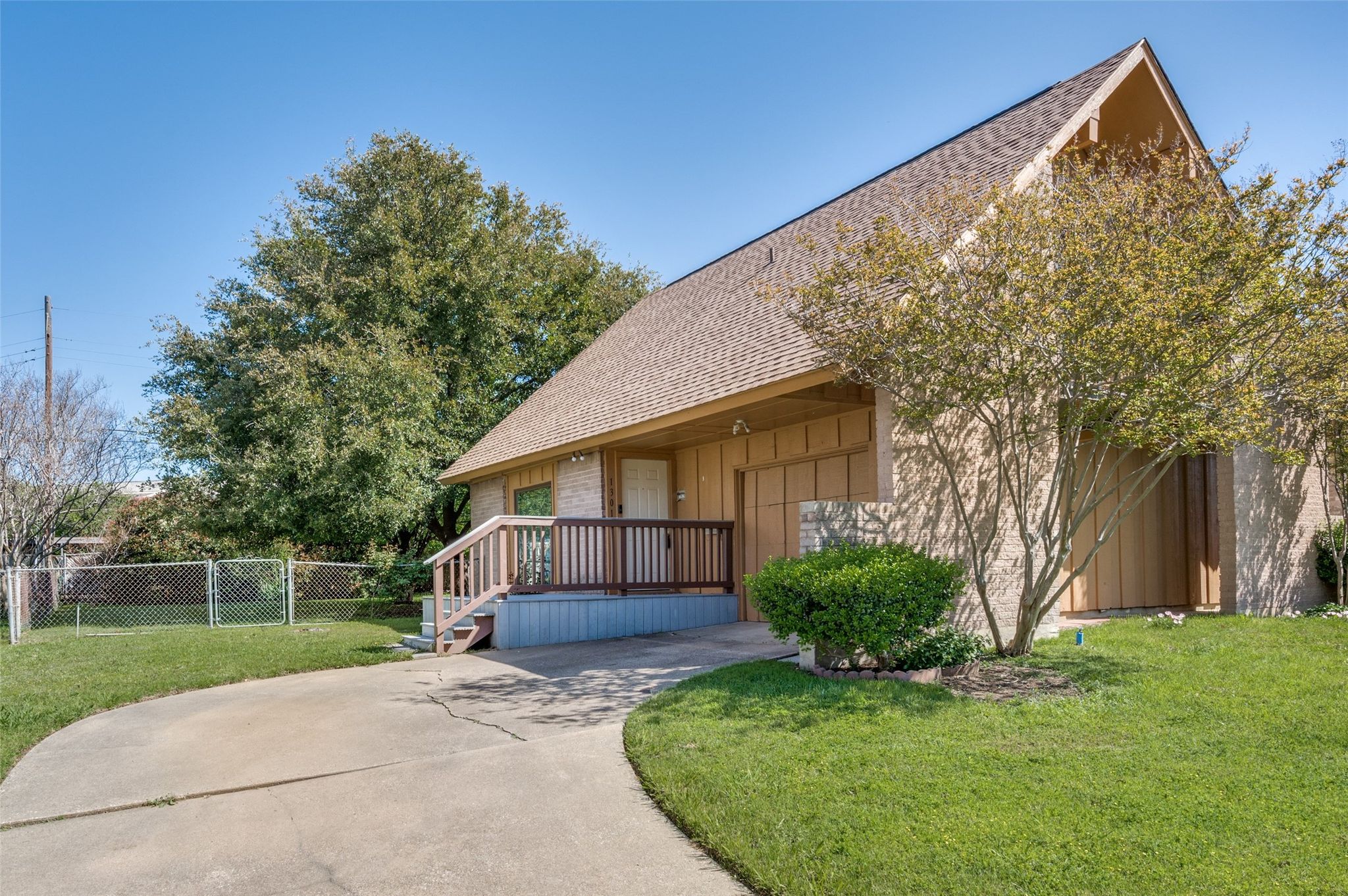 1301 McHam St, Irving, TX 75062 - See Est. Value, Schools & More