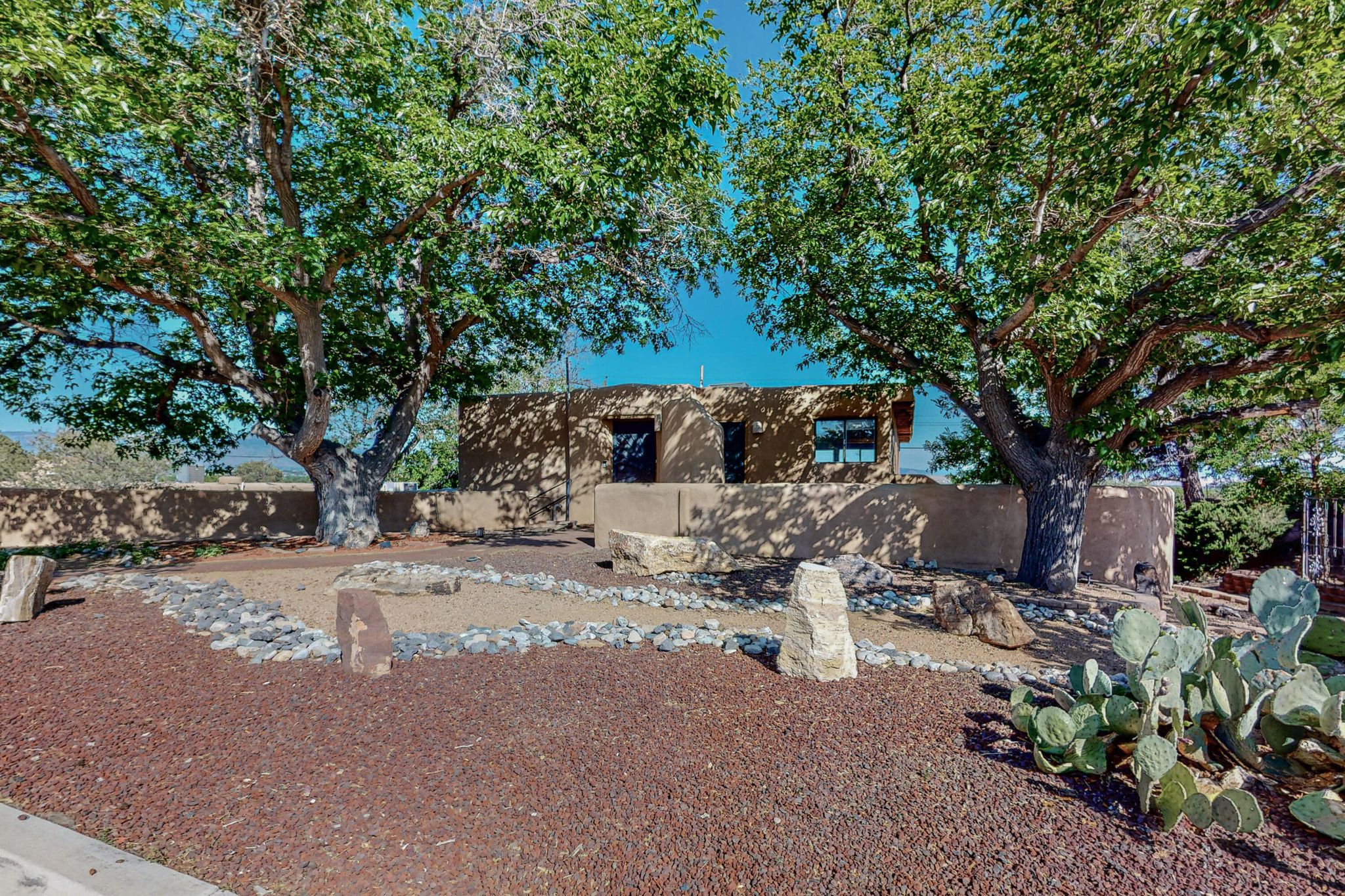 810 Rio Vista Cir SW, Albuquerque, NM 87105 - See Est. Value, Schools & More