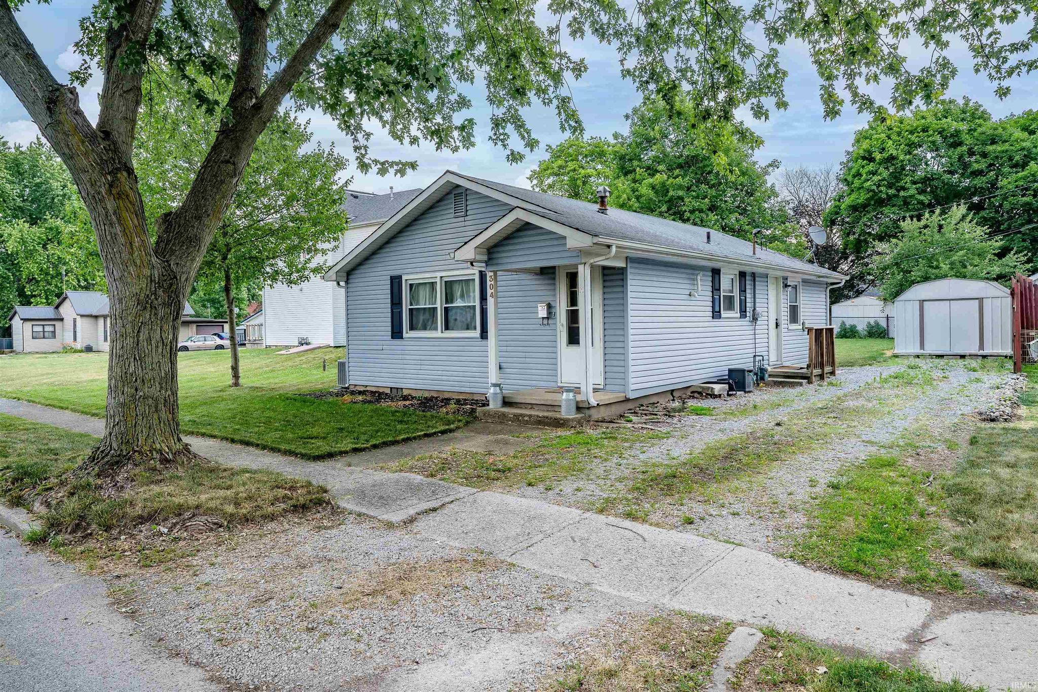 304 S Line St, South Whitley, IN 46787 - See Est. Value, Schools & More