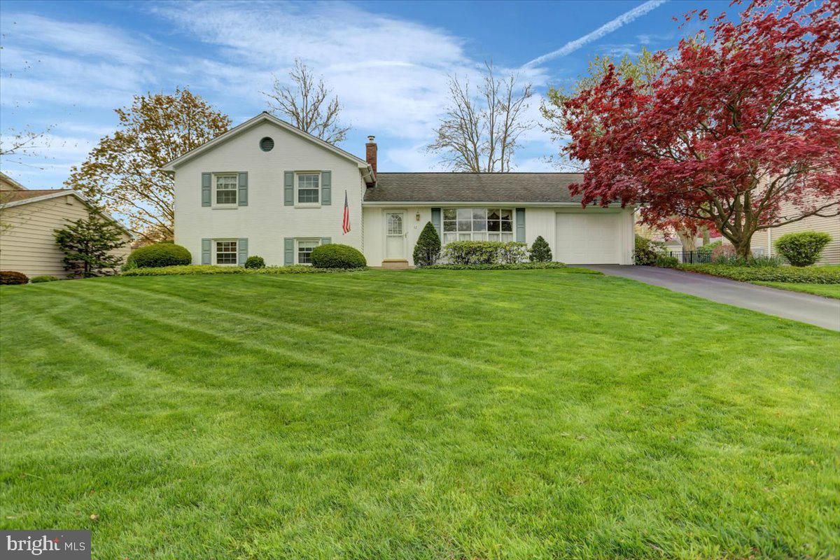 12 Manor Dr Mechanicsburg Pa 17055 See Est Value Schools More