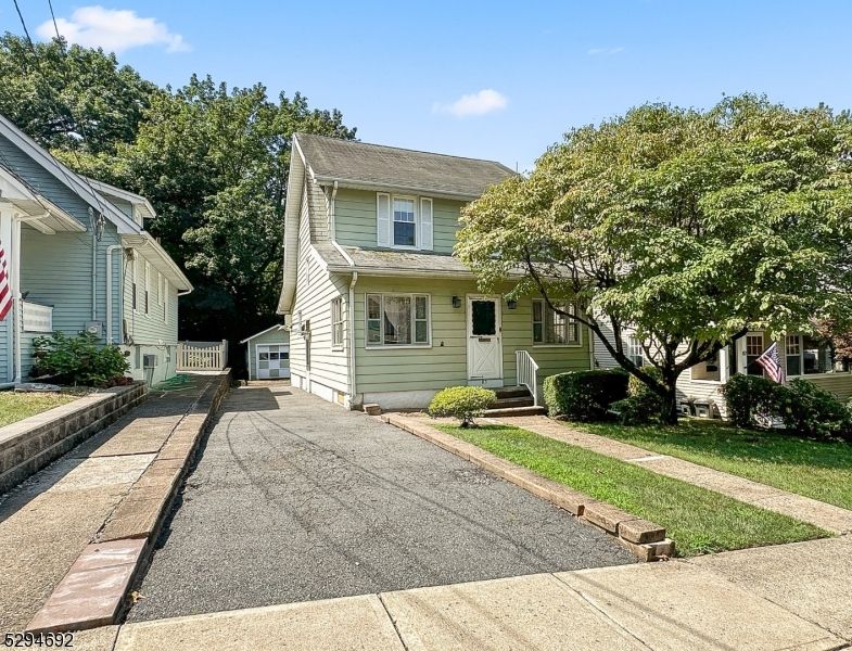 83 Raymond Ave, Nutley, NJ 07110 - See Est. Value, Schools & More