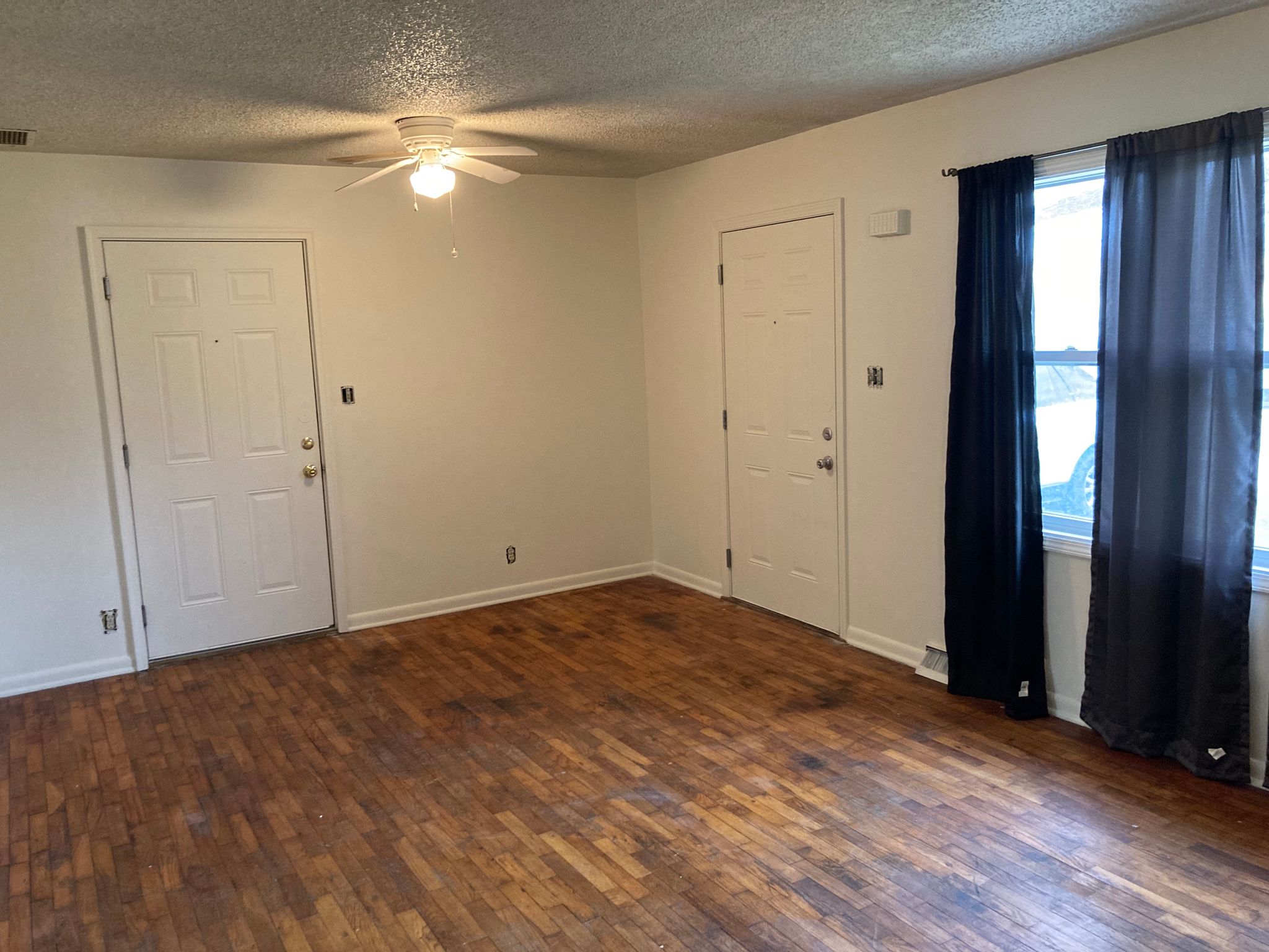 2513 SE Madison St, Topeka, KS 66605 - See Est. Value, Schools & More